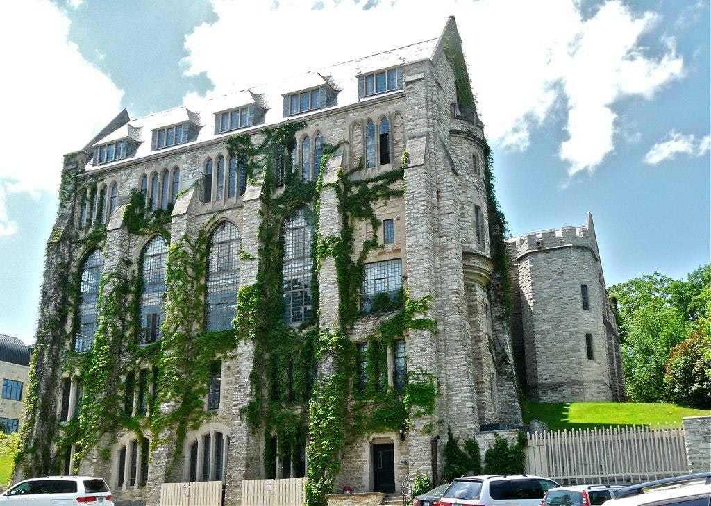 Where is St Olaf College located?